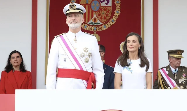 Kung Felipe och Letizia firar Försvarsdagen i Tenerife